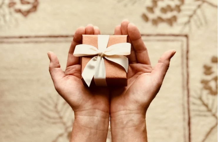 7 Unique Gestures From Asian Countries to Show Hospitality and Respect