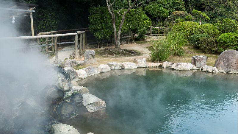 Japan's Hot Spring Theme Park in Hakone: A Unique Twist on Traditional ...