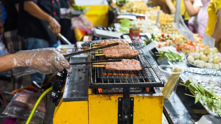 Jodd Fairs Night Market in Bangkok Closes: Moves to Ratchada