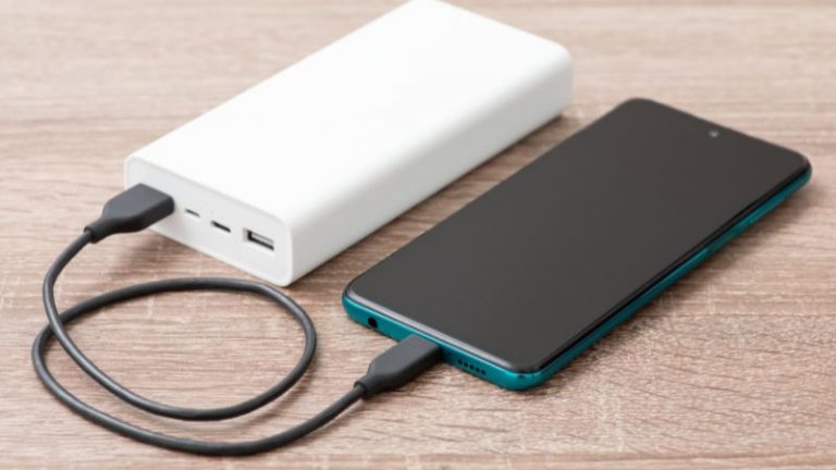 A Guide to Bringing Power Banks on Airplanes